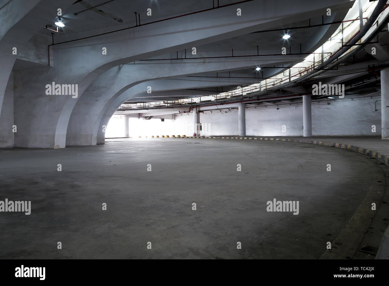 Empty square car background Stock Photo - Alamy