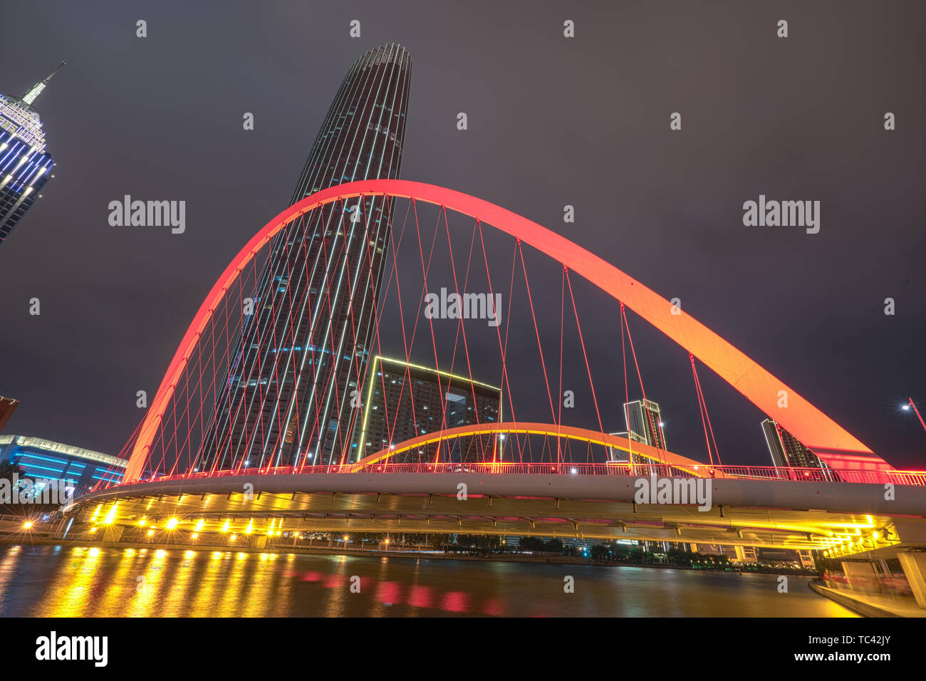 Bustling structure hi-res stock photography and images - Alamy