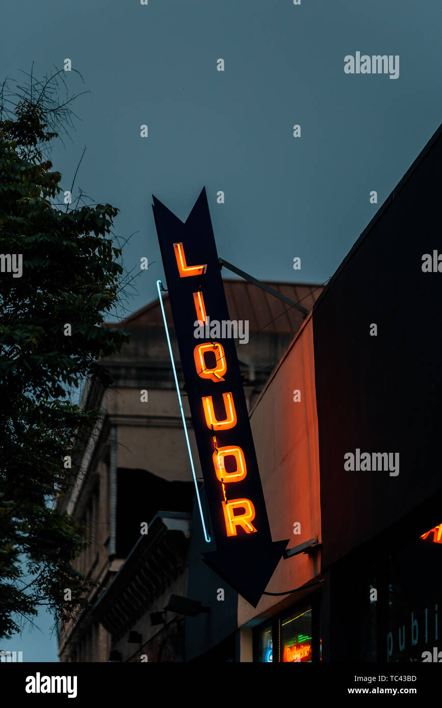 Liquor store neon sign at night in Santa Monica, Los Angeles ...