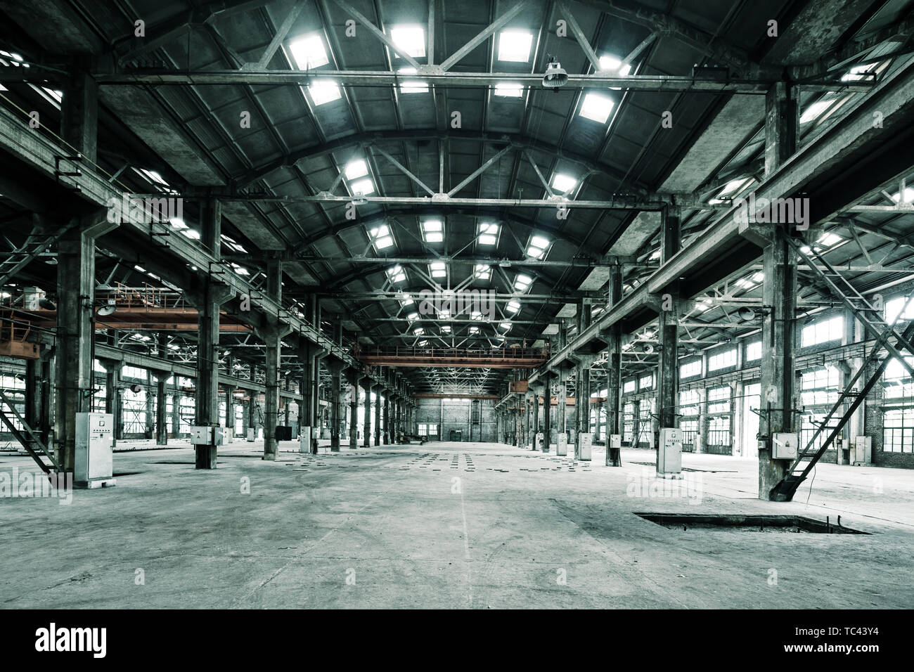 Empty floor in design factory Stock Photo - Alamy
