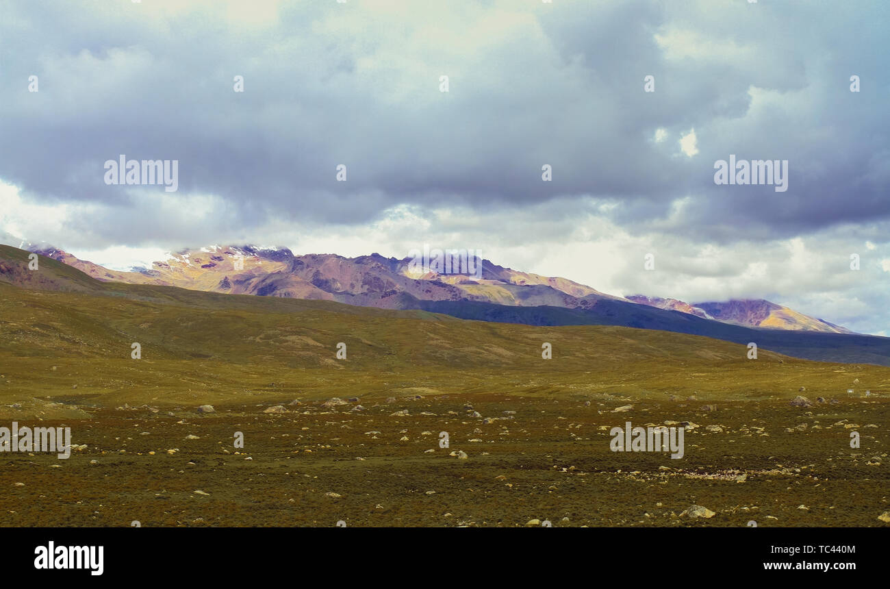 Scenery of China's Tibetan Plateau Stock Photo - Alamy