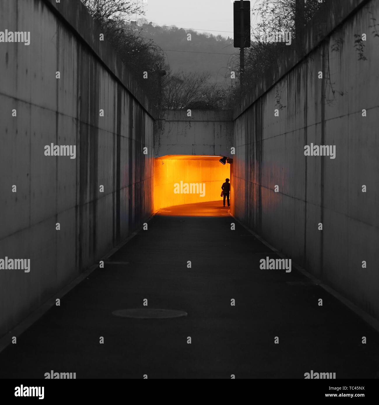 Windows and tunnels hi-res stock photography and images - Alamy