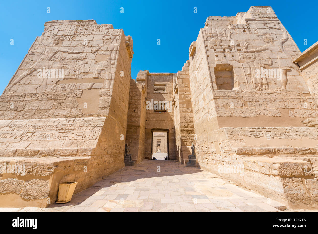 Temples and pyramids hi-res stock photography and images - Alamy