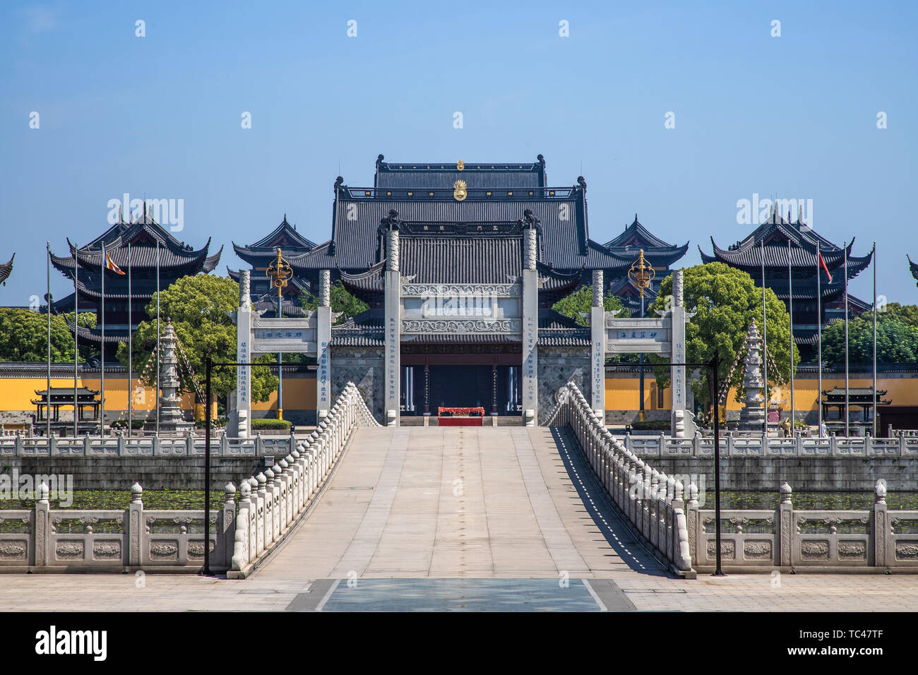 Suzhou Yangcheng Lake Zhongyuan Temple Scenic Area Stock Photo - Alamy