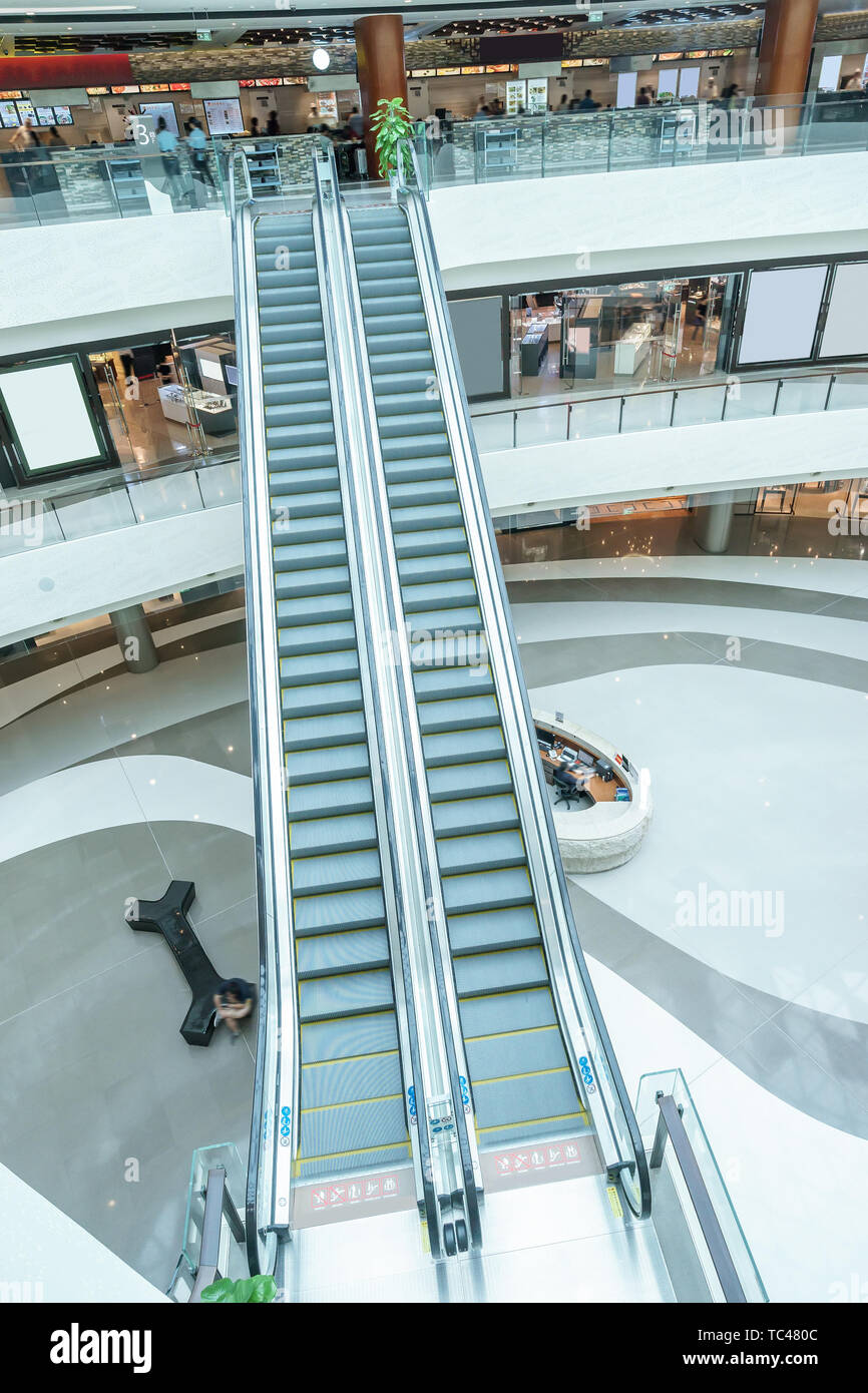 Steel shopping malls hi-res stock photography and images - Alamy