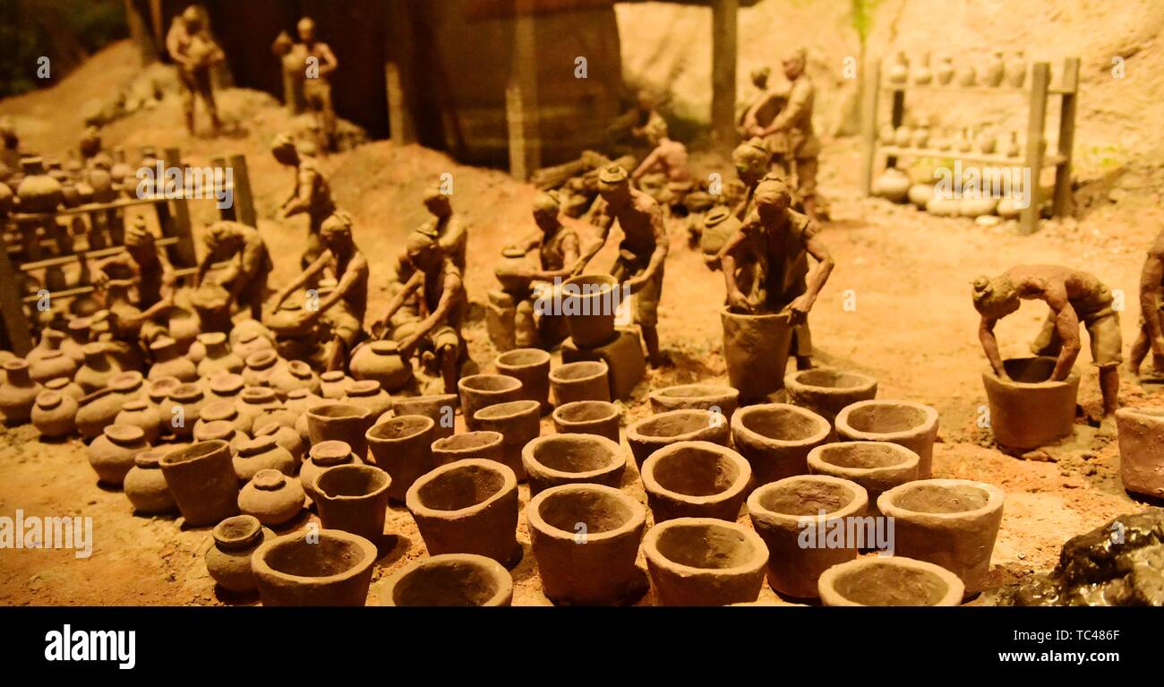 Pottery making sculpture museum hi-res stock photography and images - Alamy