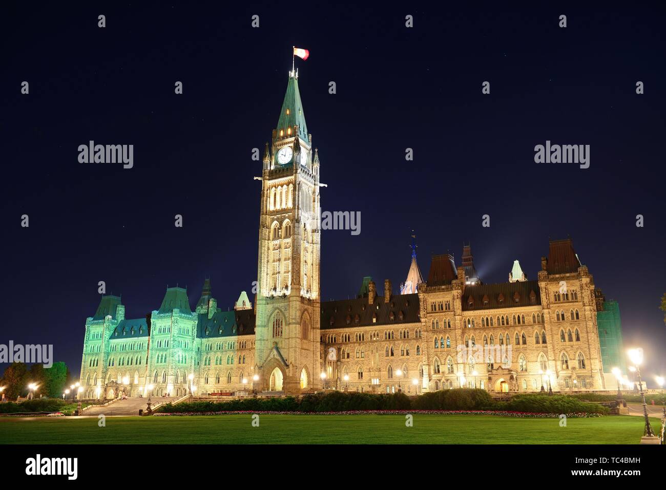 Canadian parliament building night hi-res stock photography and images ...