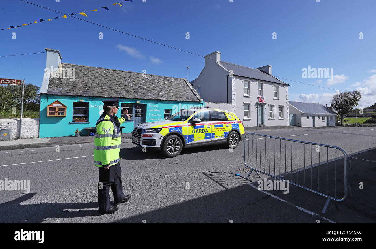 Armed gardai patrol village doonbeg hi-res stock photography and images ...