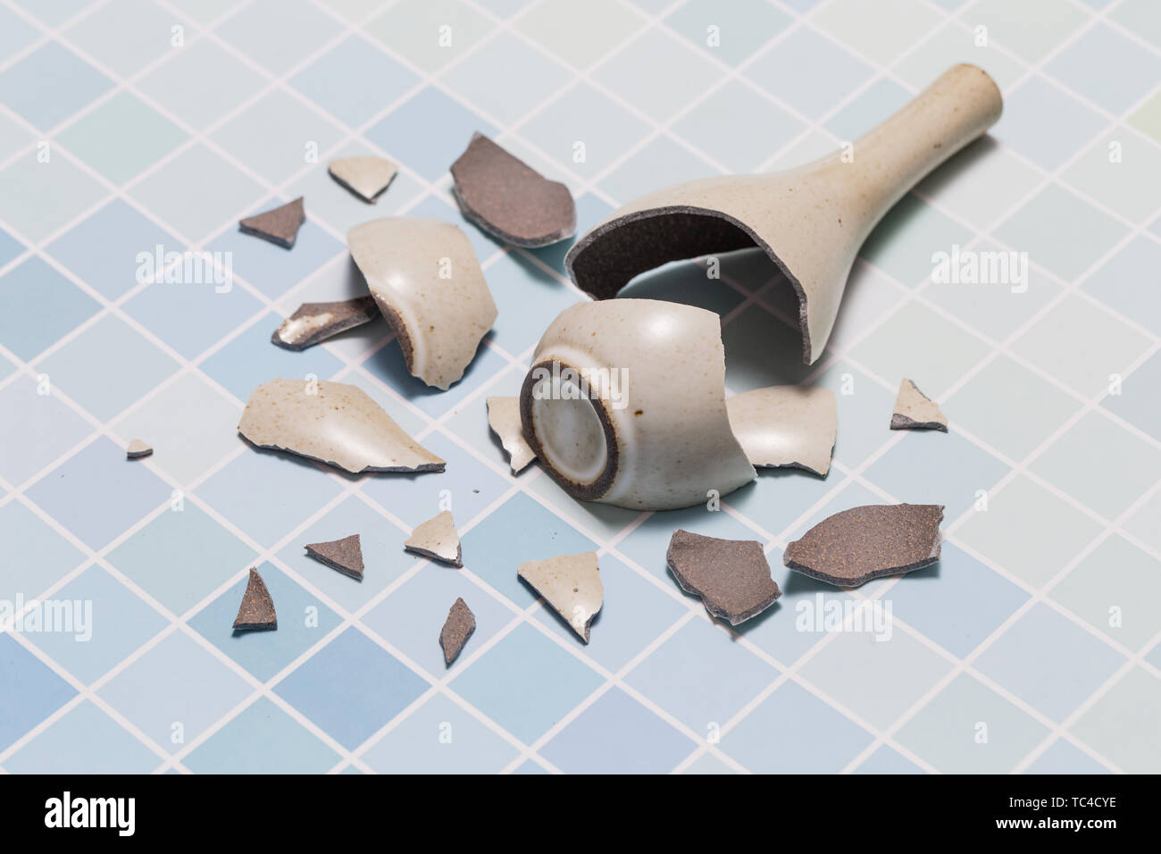 Broken vase hi-res stock photography and images - Alamy