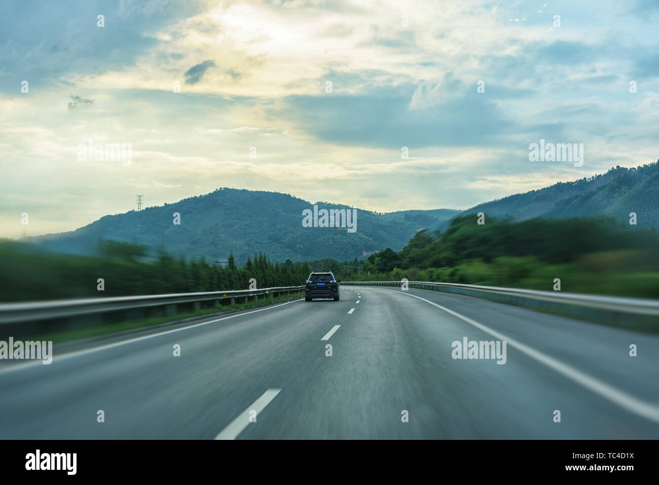 Fast expressway and transportation system hi-res stock photography and ...