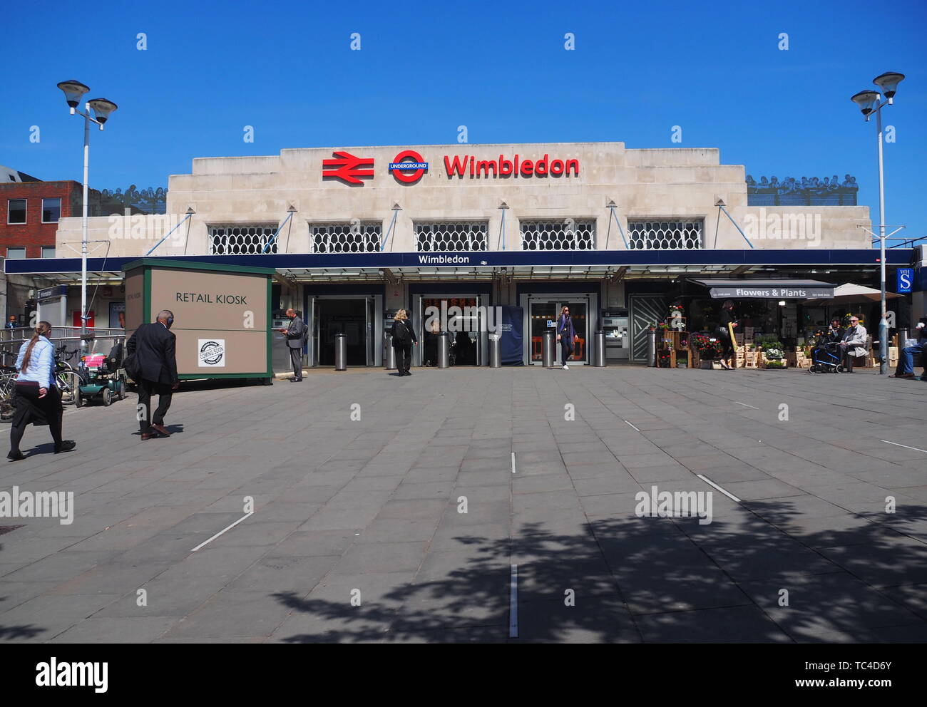 South wimbledon station hi-res stock photography and images - Alamy