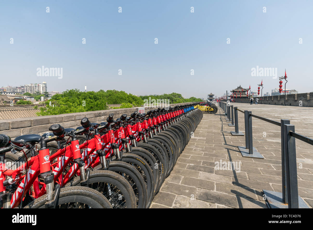 Bikes on the ancient city walls of Xi'an Stock Photo - Alamy