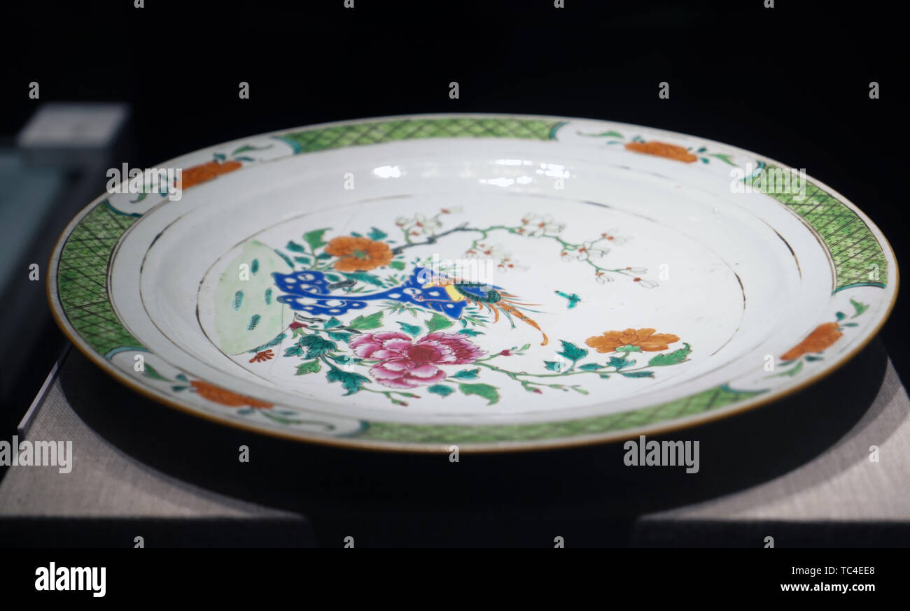 Ming Dynasty porcelain Stock Photo - Alamy