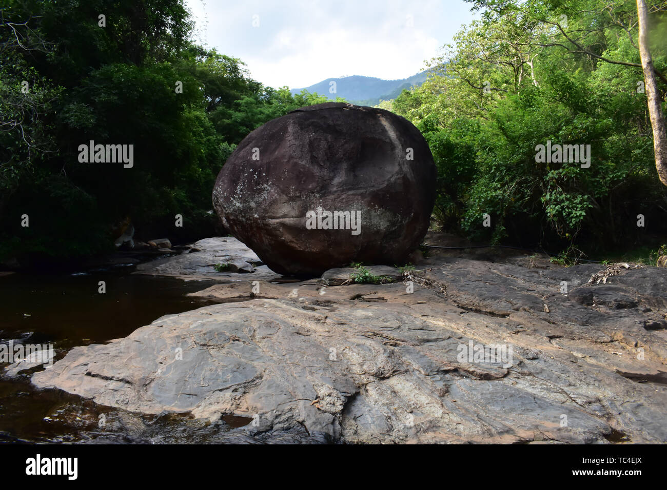 Kodaikanal hills and river hi-res stock photography and images - Alamy