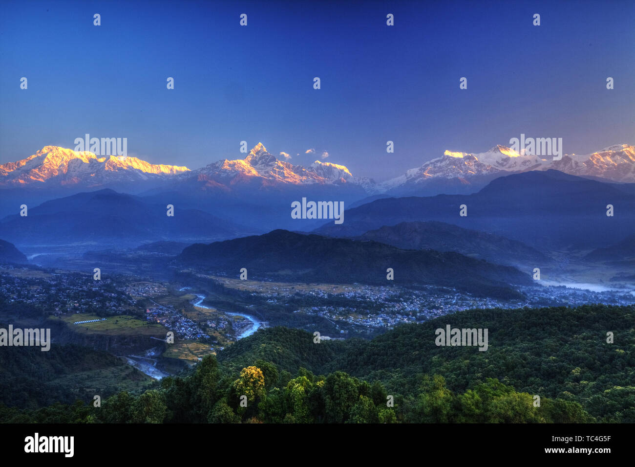 Snuggle up hi-res stock photography and images - Alamy