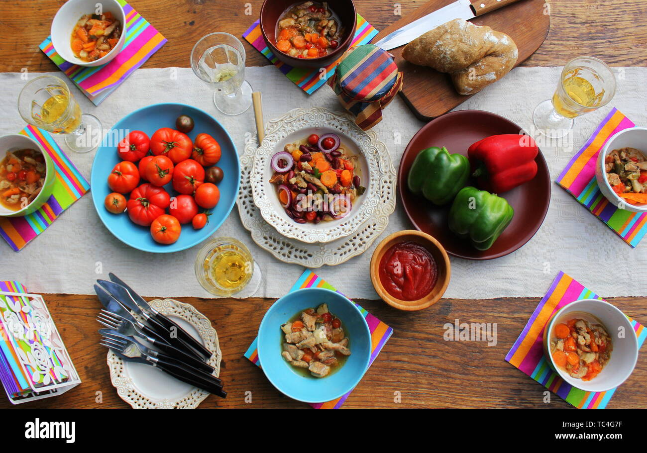 Italian family meals hi-res stock photography and images - Alamy