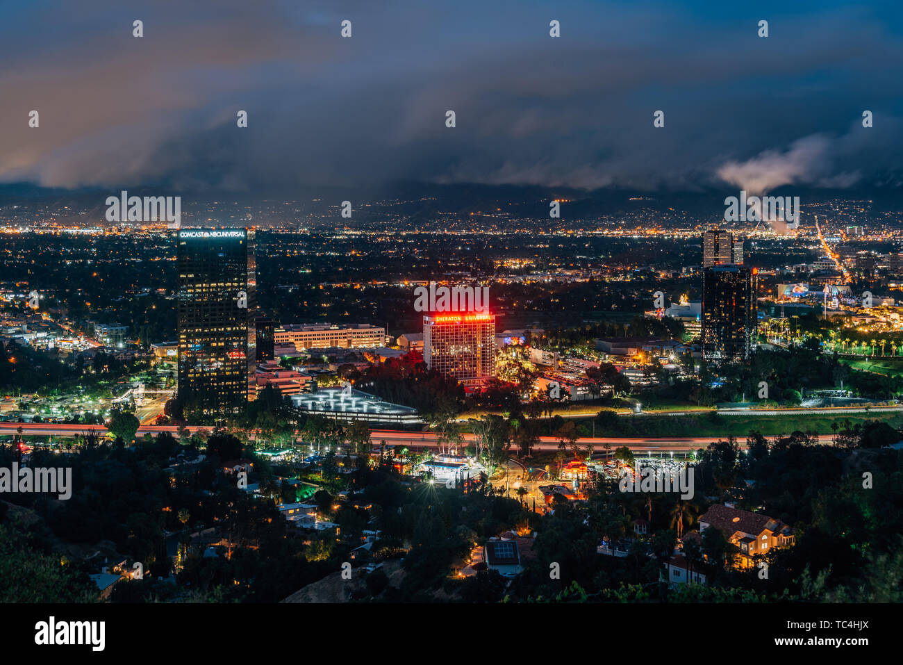 Night cityscape view from Universal City Overlook, on Mulholland Drive ...