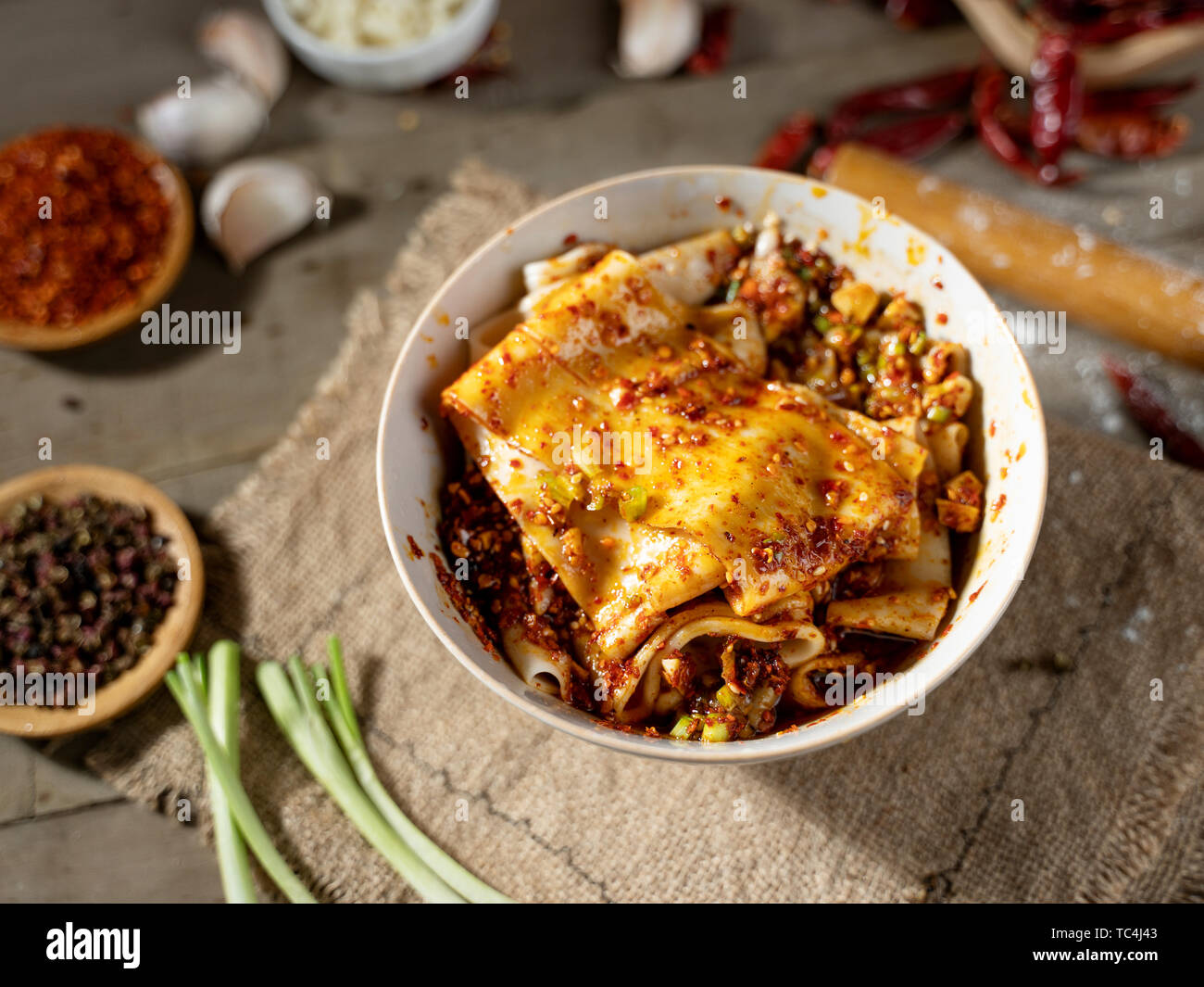 Oil splashed noodles hi-res stock photography and images - Alamy