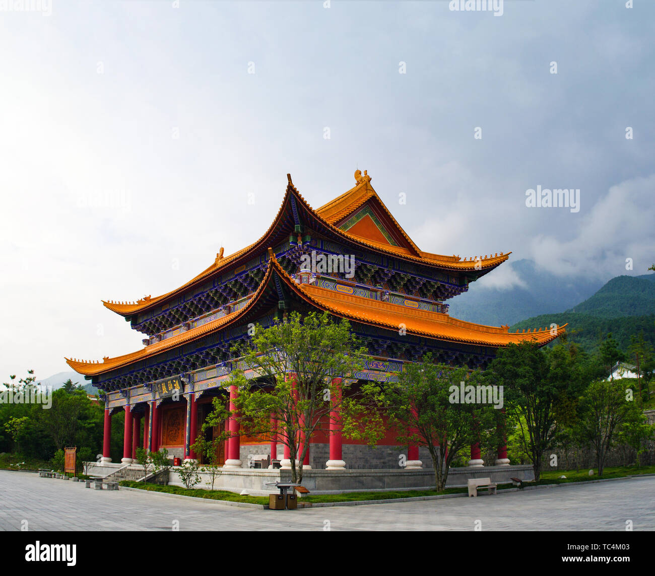 Temple and sakyamuni tourist hi-res stock photography and images - Alamy