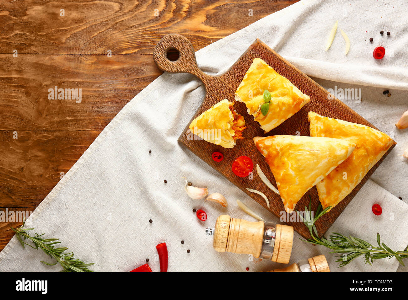Samosas table top view hi-res stock photography and images - Alamy