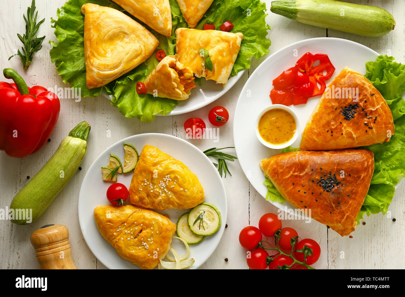 Samosas on table top view hi-res stock photography and images - Alamy