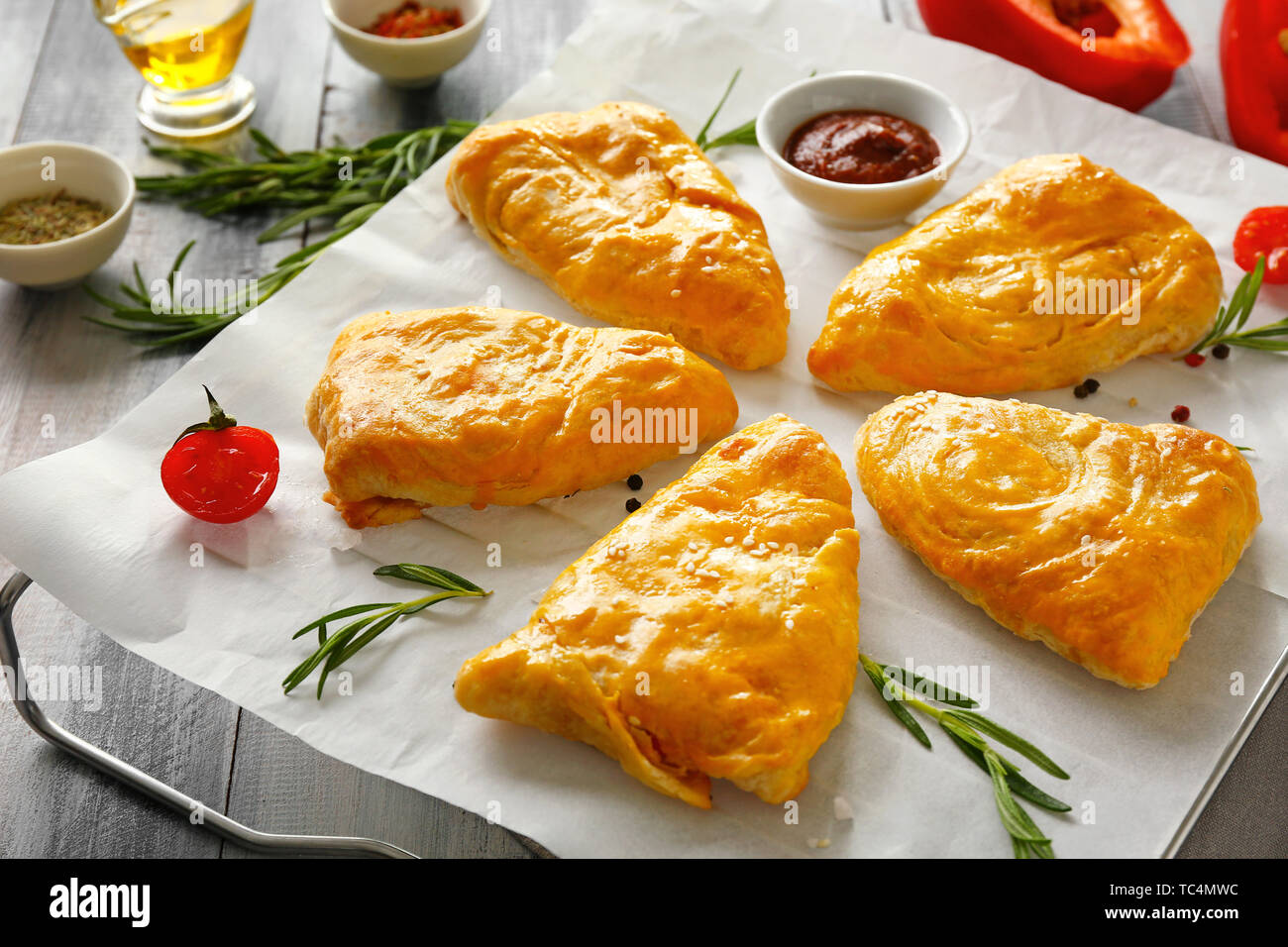 Delicious samosas on cooling rack Stock Photo - Alamy