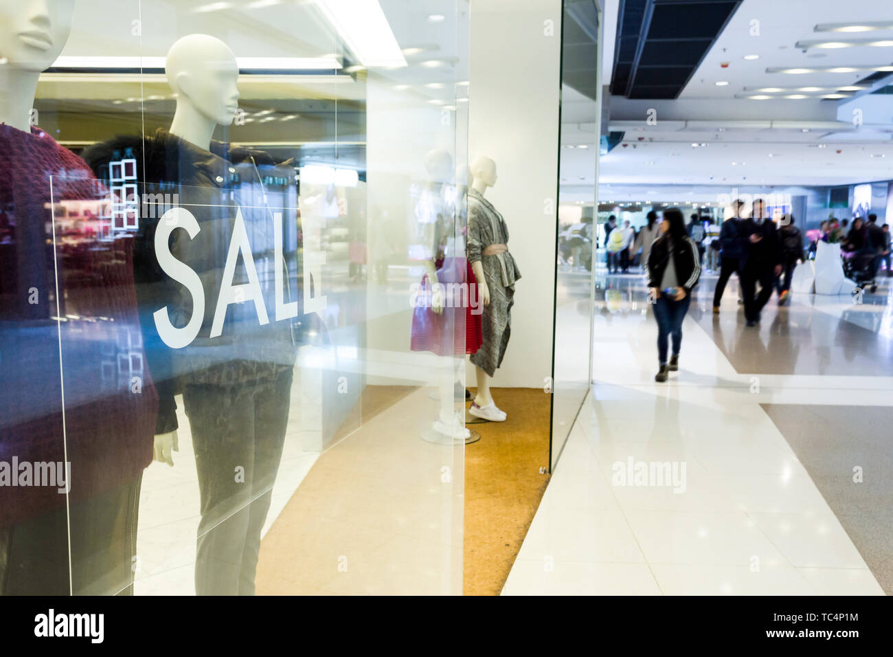 fashion shop display window and clothes Stock Photo - Alamy