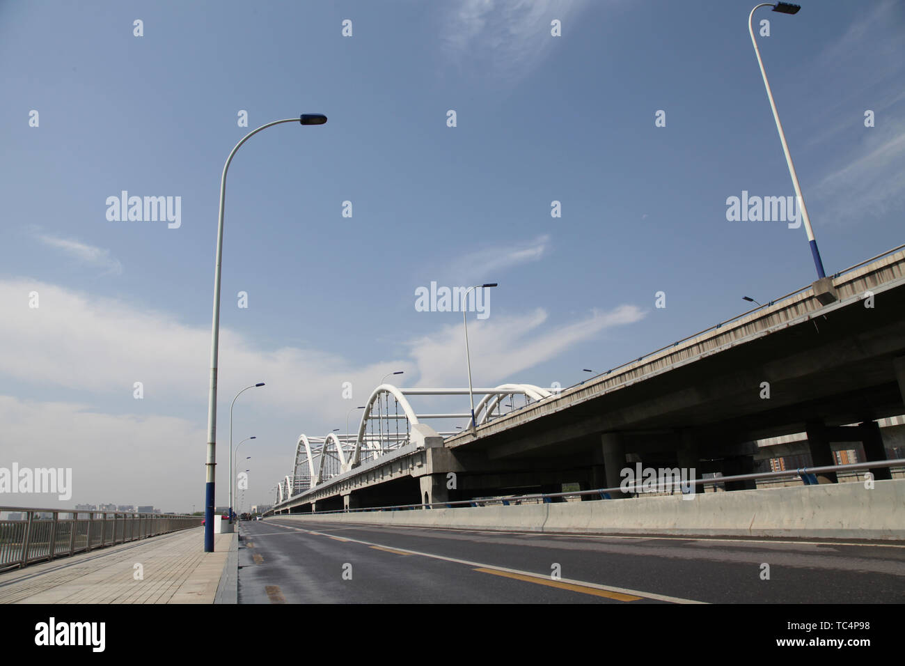 Expressway and bridge guide hi-res stock photography and images - Alamy
