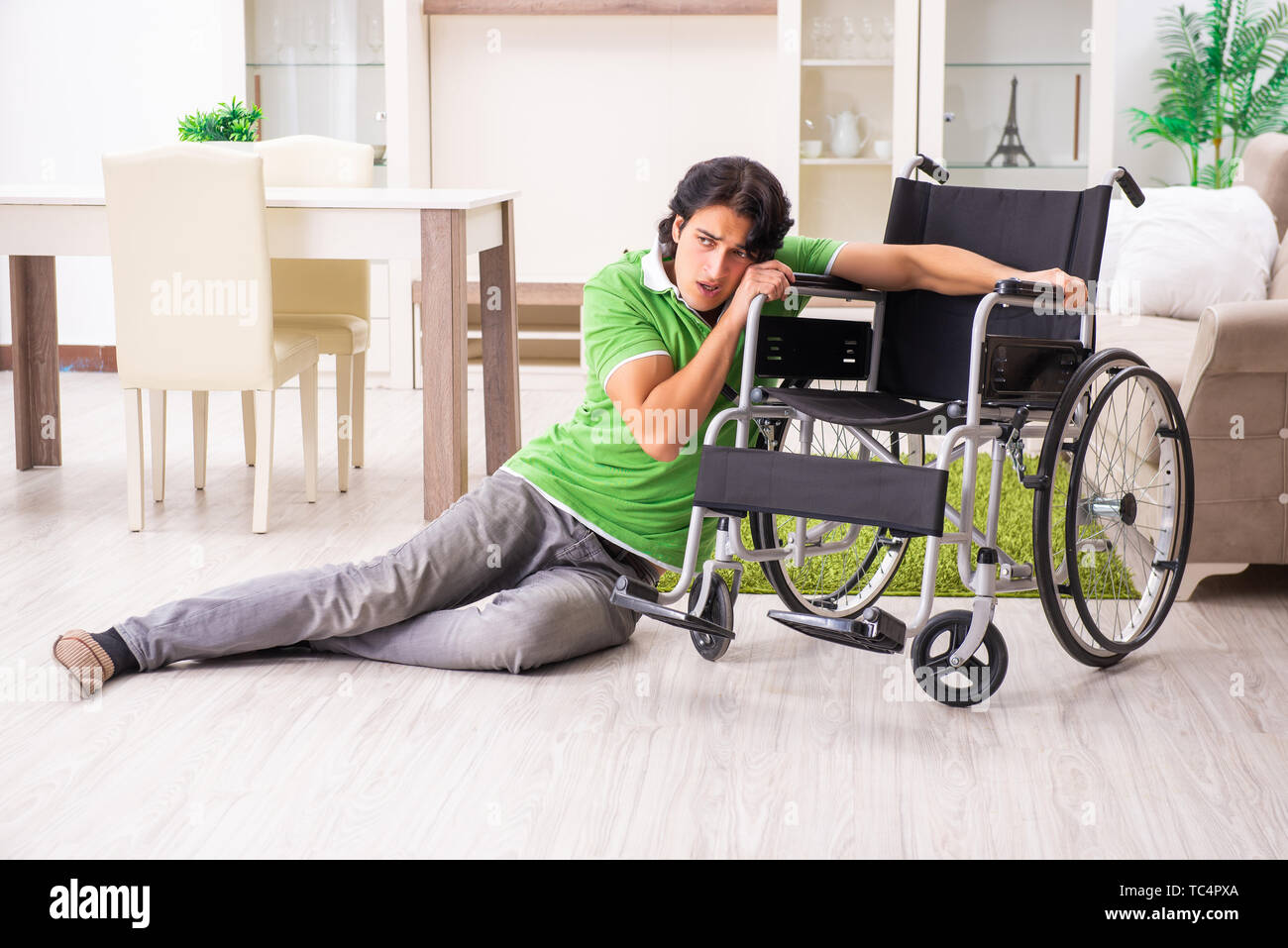 Fall falling wheelchair disabled hi-res stock photography and images ...