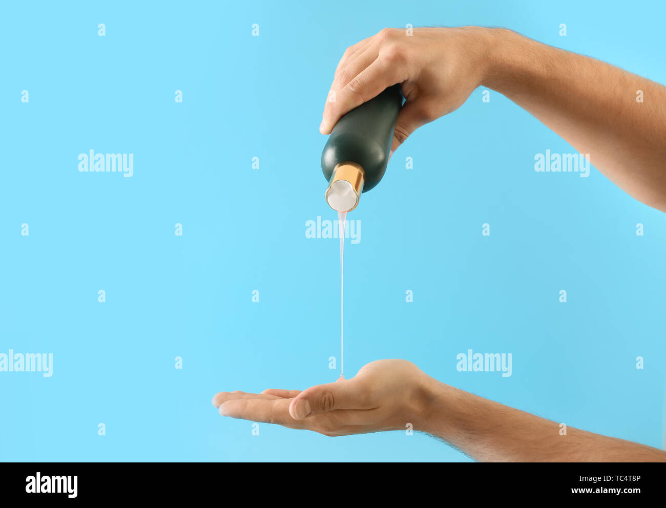 Pouring shampoo High Resolution Stock Photography and Images - Alamy