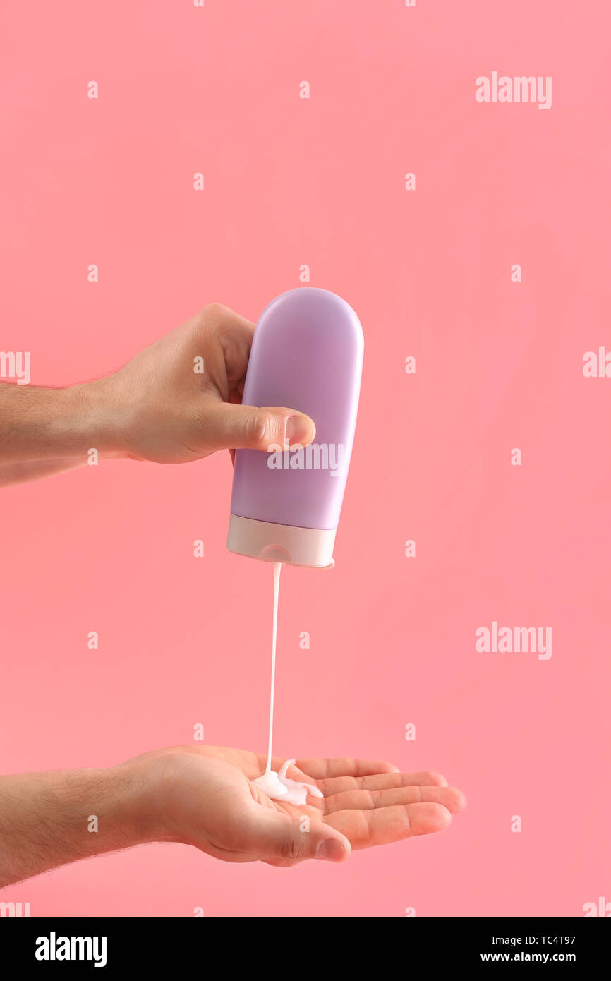 Male hands with bottle of shampoo on color background Stock Photo - Alamy