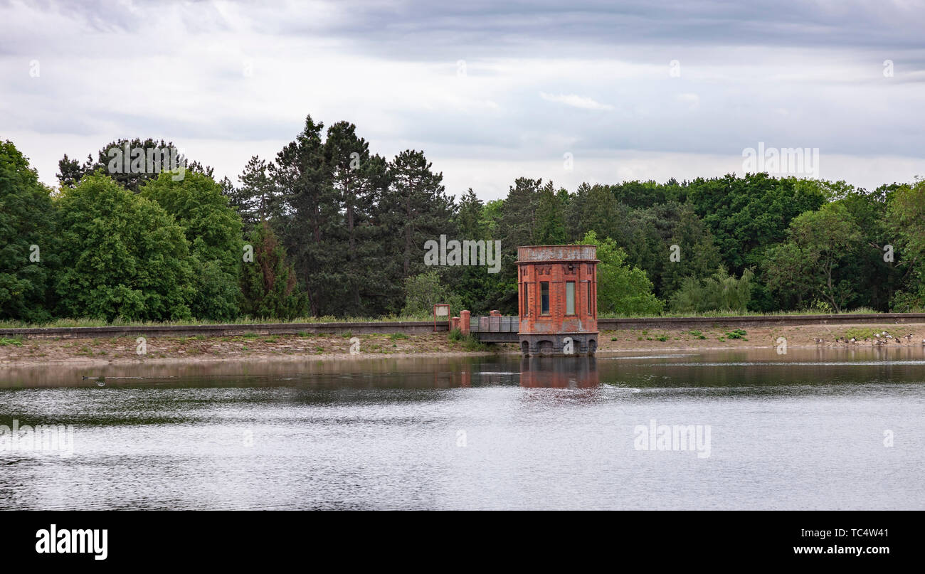Edwarding water tower at Sywell Country Park, Northamptonshire, uk ...