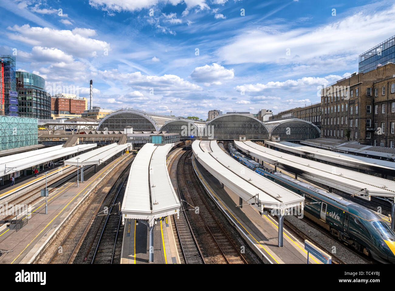 Paddington Station platforms, London, England Stock Photo - Alamy