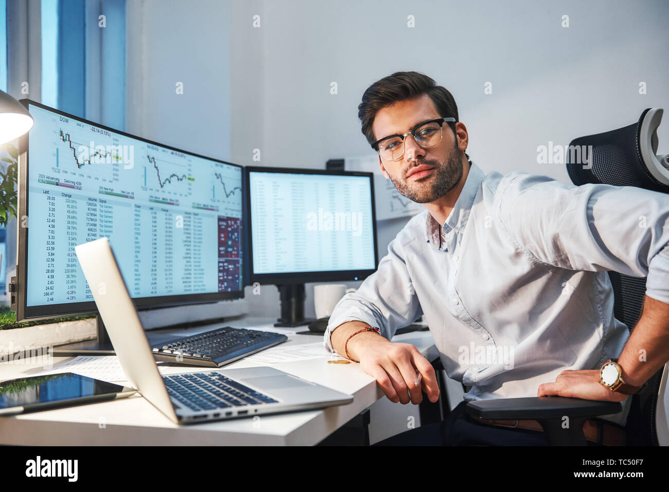 Financial screens hi-res stock photography and images - Alamy