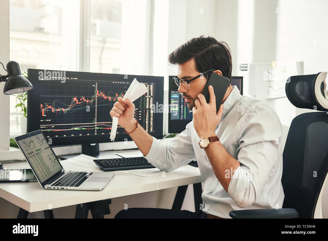 Stock market trader nervous hi-res stock photography and images - Alamy