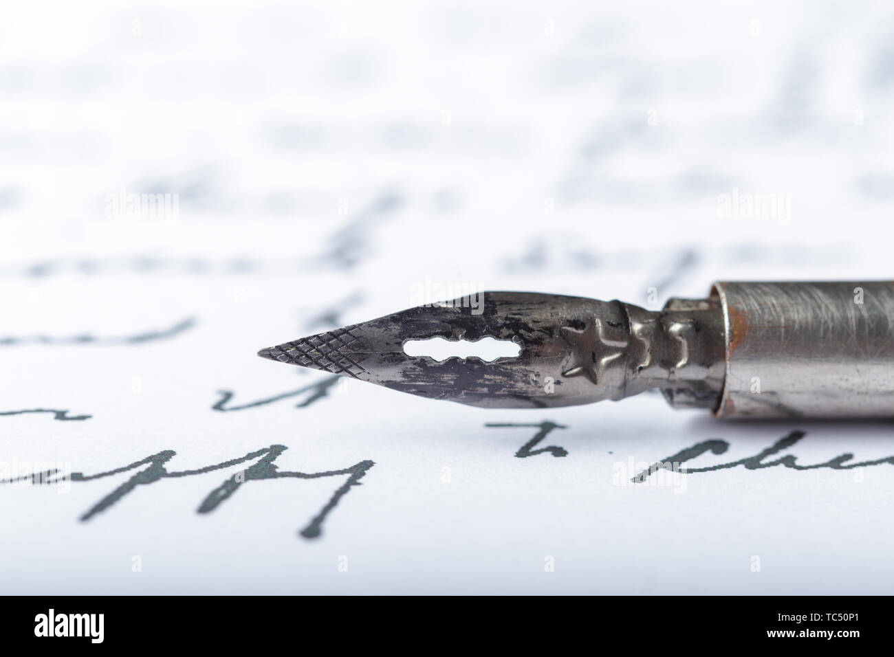 Fountain pen on an antique handwritten letter Stock Photo - Alamy