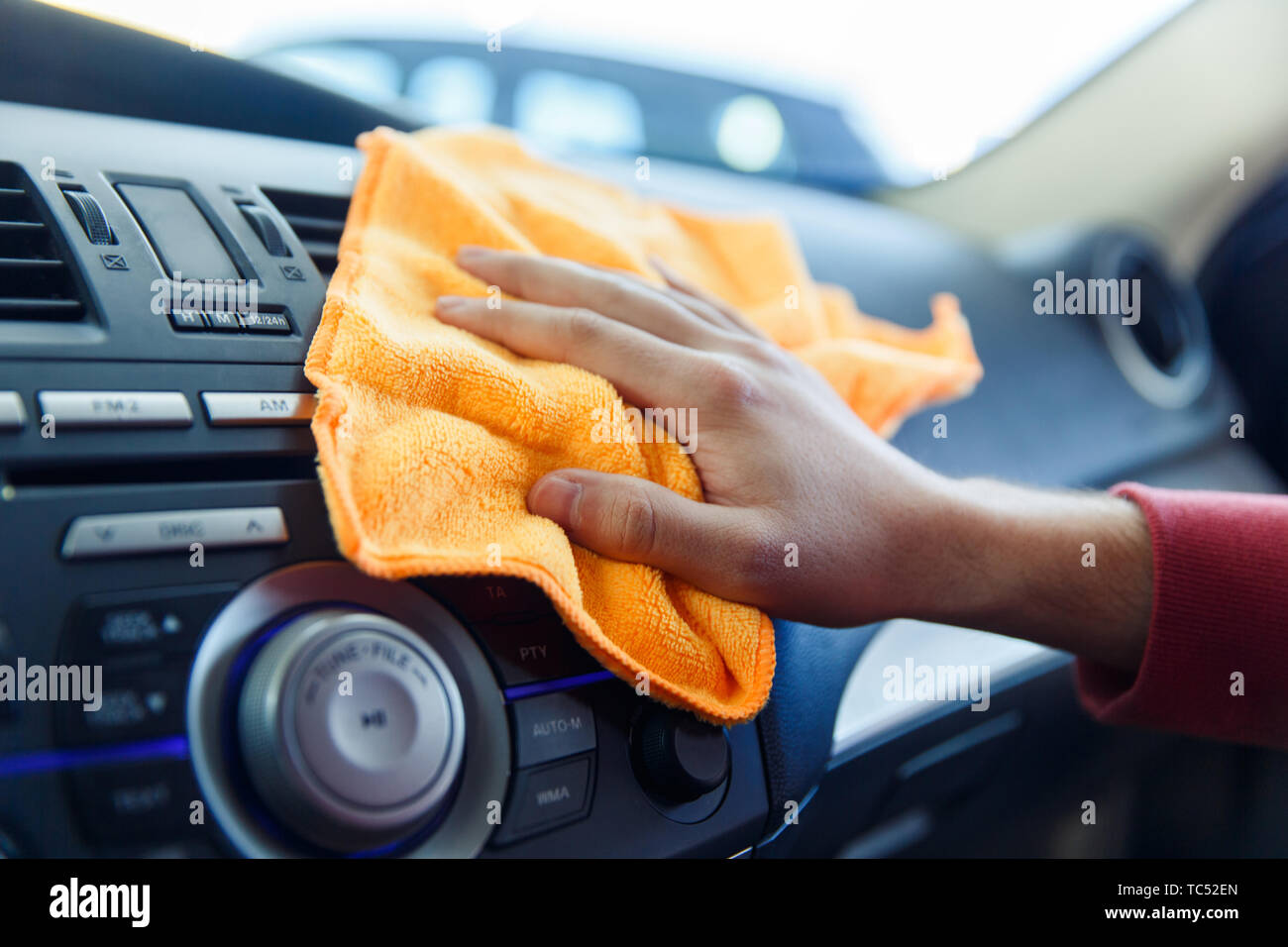Hand wipes window hi-res stock photography and images - Alamy
