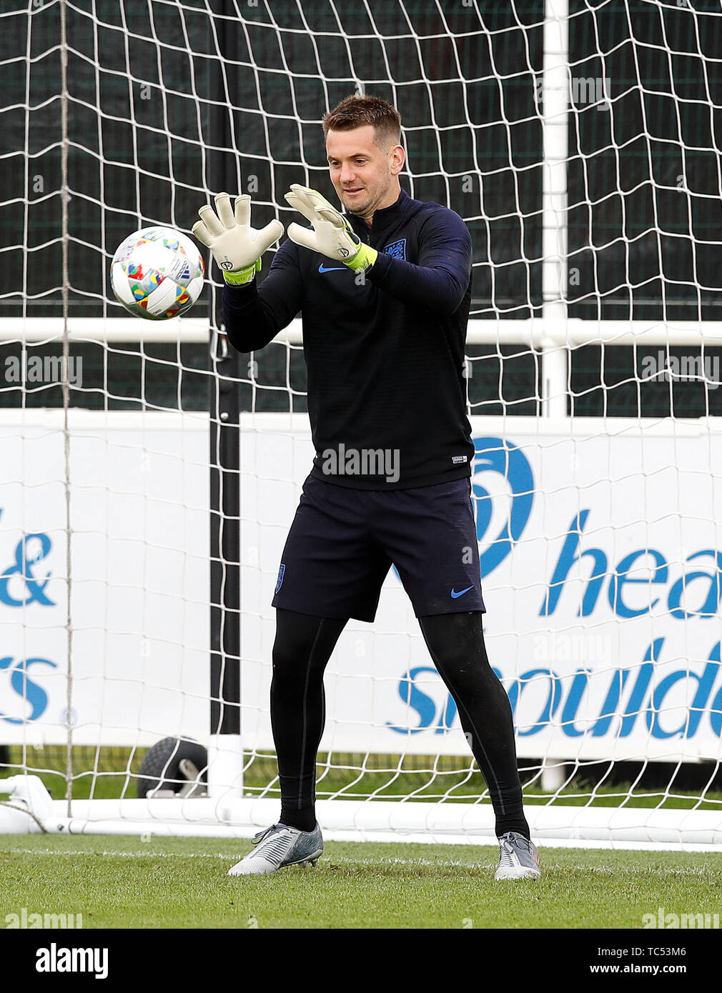 England goalkeeper tom heaton hi-res stock photography and images - Alamy