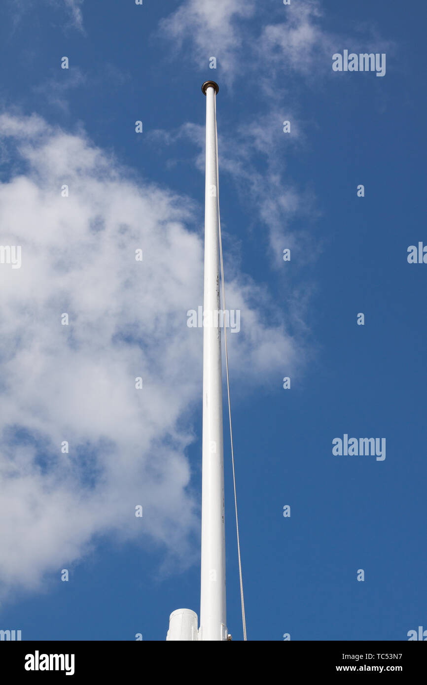 Empty flag pole hi-res stock photography and images - Alamy