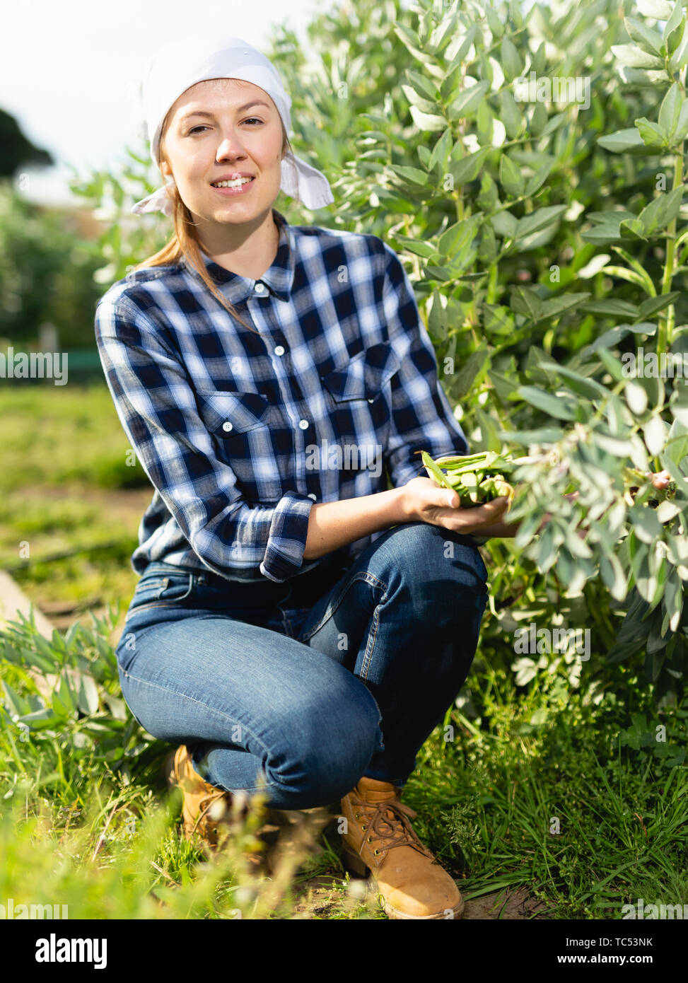 Girl Holding Green Peas High Resolution Stock Photography and Images ...
