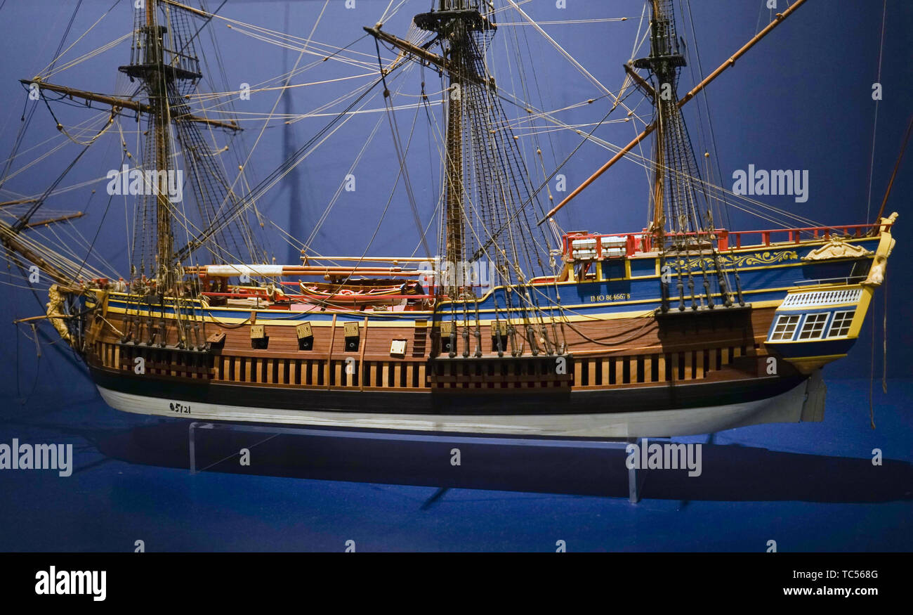 Ming Dynasty porcelain Stock Photo - Alamy