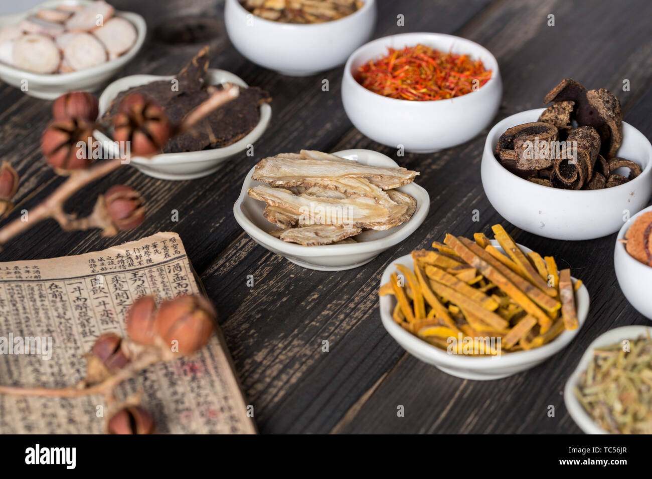 Traditional chinese pharmacy hi-res stock photography and images - Alamy