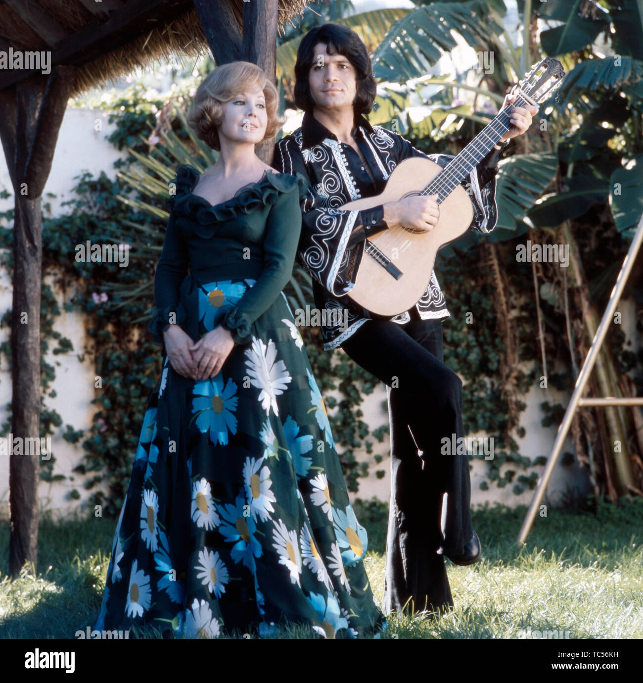 Die deutsche Opernsängerin Anneliese Rothenberger zu Dreharbeiten für ...