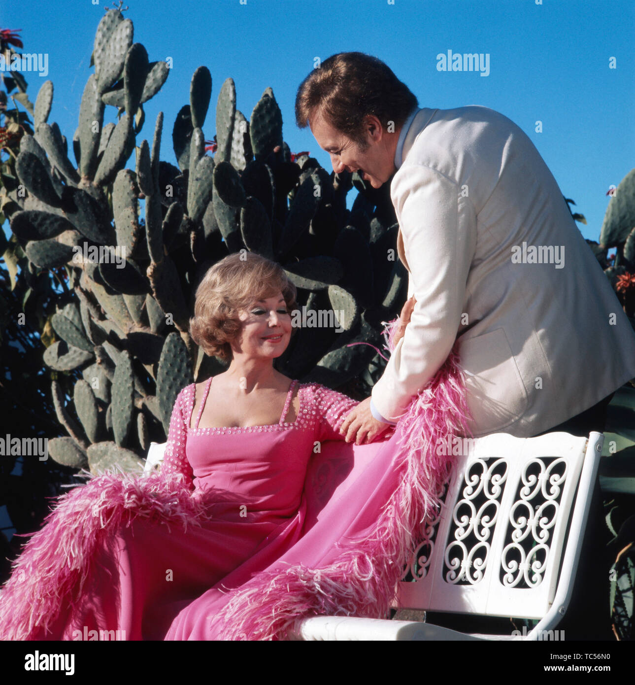 Die deutsche Opernsängerin Anneliese Rothenberger zu Dreharbeiten für ...