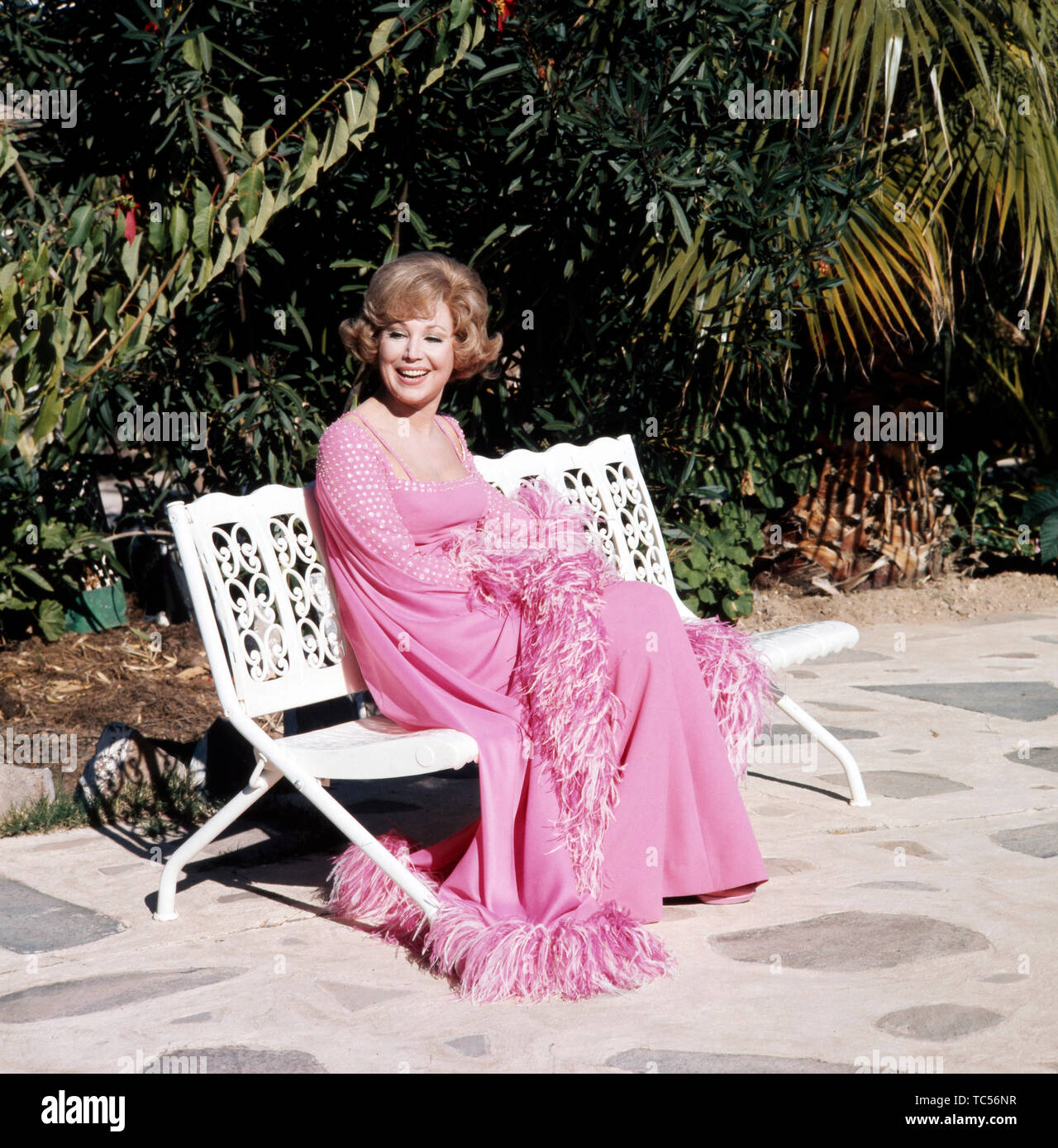 Die deutsche Opernsängerin Anneliese Rothenberger zu Dreharbeiten für ...