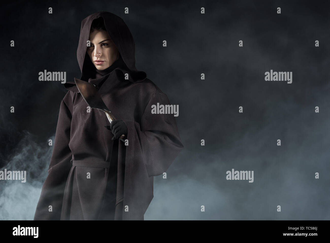 Beautiful mortal woman hi-res stock photography and images - Alamy