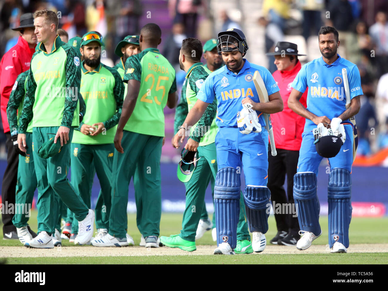 Hardik pandya and rohit hi-res stock photography and images - Alamy