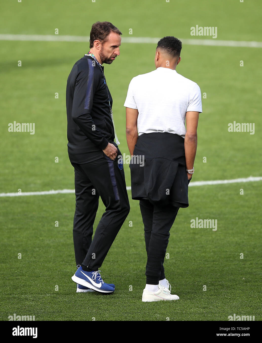 England Manager Gareth Southgate (left) and Jesse Lingard (right ...