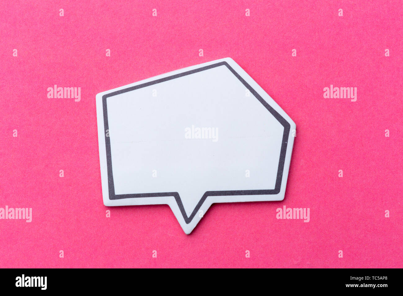 Social Media Chat Concept. Blank empty chat bubble for text Stock Photo ...
