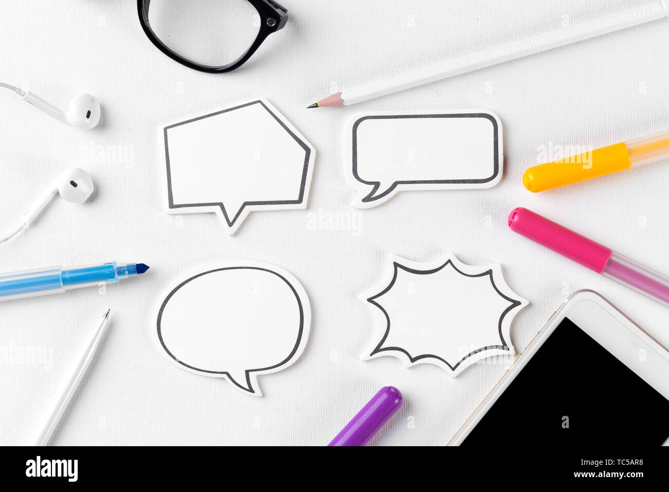 Social Media Chat Concept. Blank empty chat bubble for text Stock Photo ...